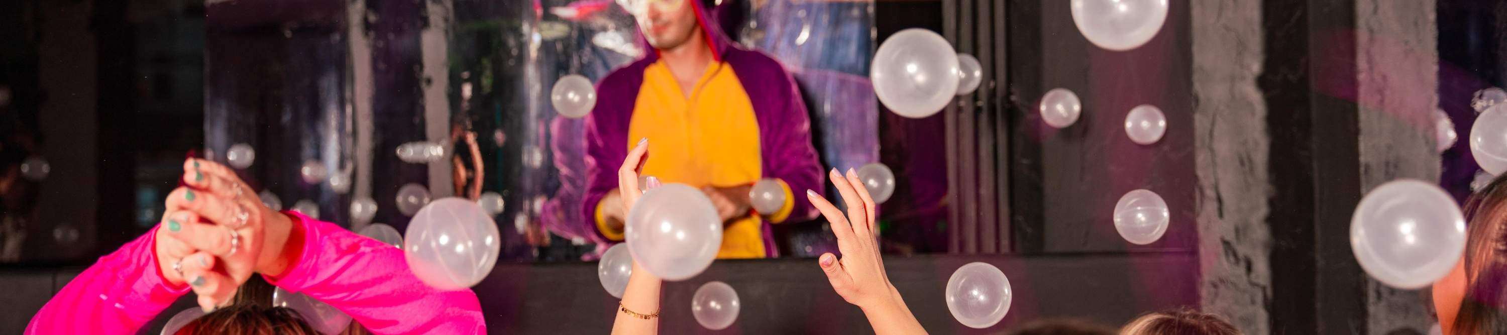 [KLOOK SPECIAL] 90minGlowBall Adult Ball Pit Bar - Klook
